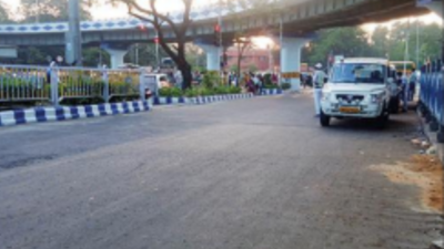 Kolkata: 72-year-old comes under bus while crossing road at ...