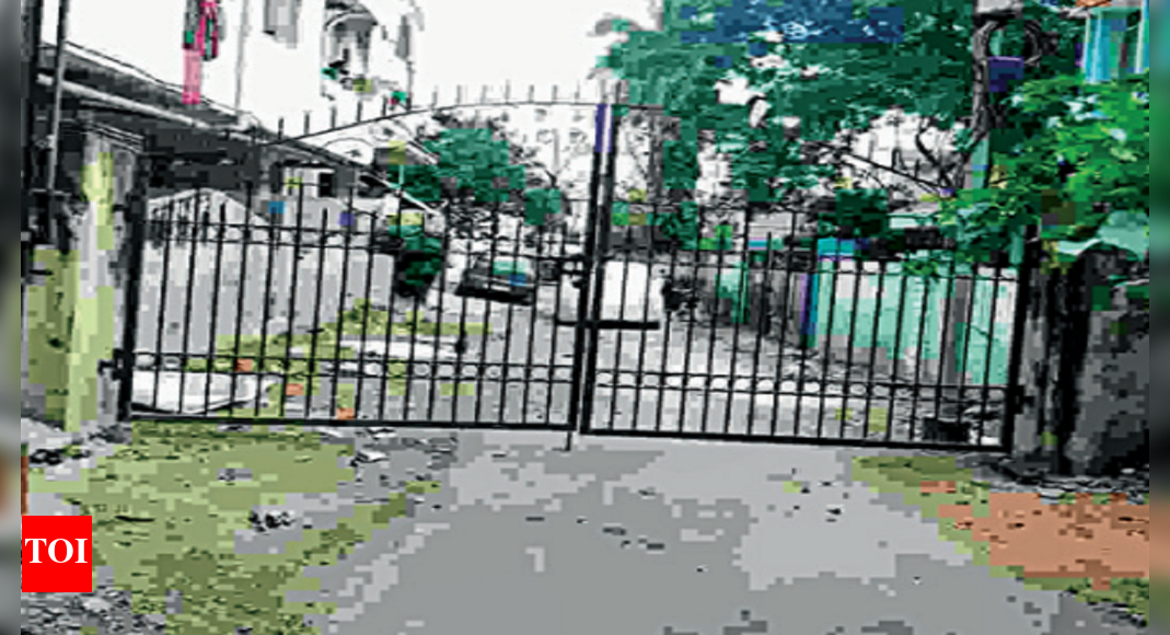 Secunderabad: RWA breaks gate blocking access roads to colony ...