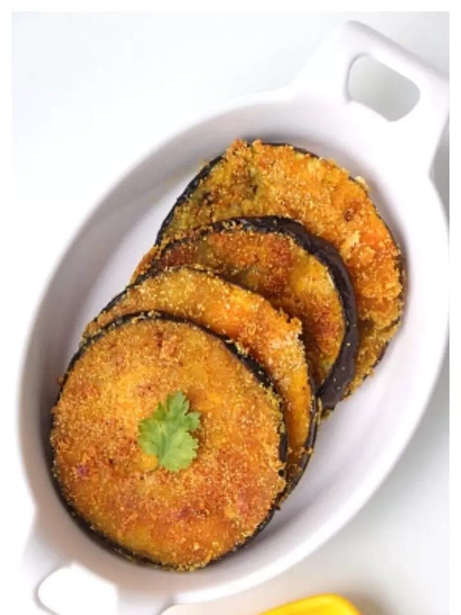 How to make Bengali-style Begun Bhaja (Brinjal Fry) | Times of India