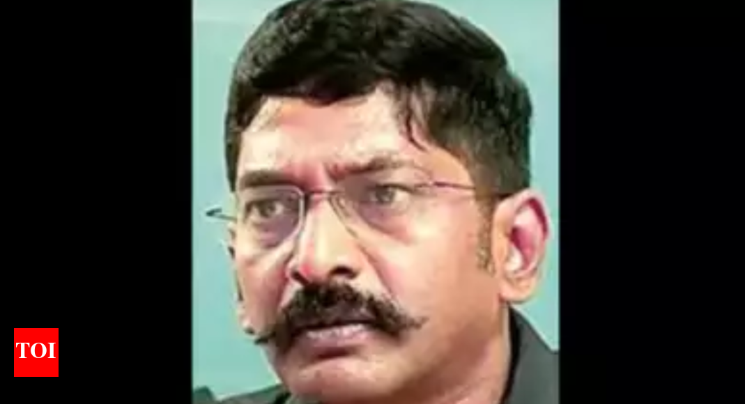 Contempt case: YouTuber Savukku Shankar walks out of Cuddalore central ...