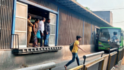 Pune: Over 95% automated doors of BRTS bus stops defunct | Pune News ...