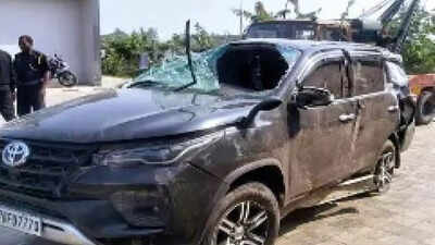 Uttar Pradesh: Narrow escape for SP MLA after truck hits her SUV ...