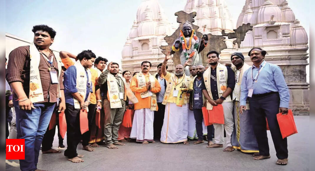Tamil: Tamil Students Soak In Varanasi’s Spirituality, Visit Kv Dham ...