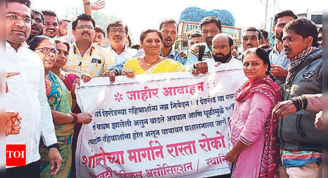 Bad roads bring citizens out on streets in Nashik | Nashik News - Times of India