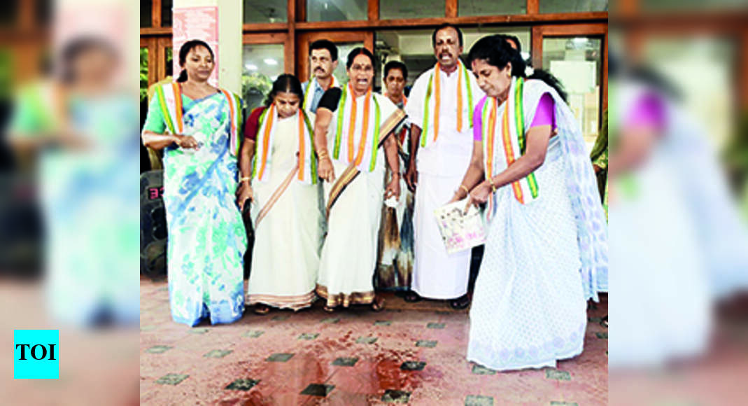 Udf: Udf Stages Mock Purgation Ritual | Thiruvananthapuram News - Times ...