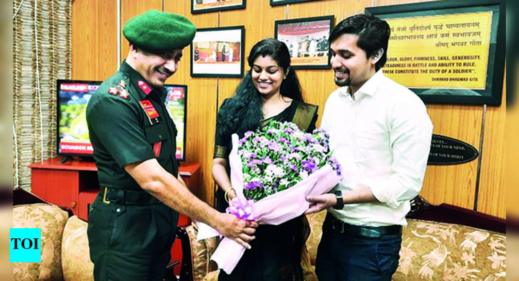Army: Army Felicitates Couple For Their Marriage Invite ...