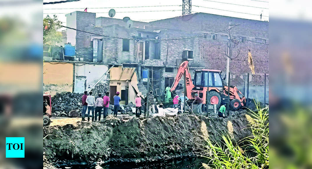 Nullah: 22 Structures Razed Along Nullah Banks | Ludhiana News - Times ...