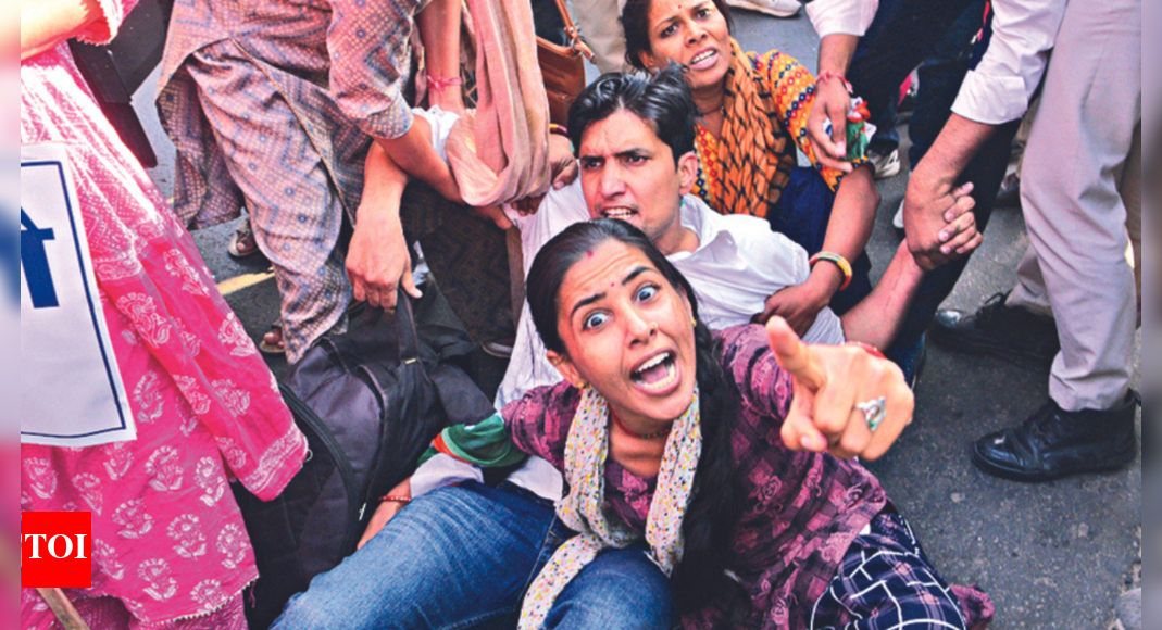 Nurses Clash With Police During Protest, 16 Arrested | Jaipur News ...