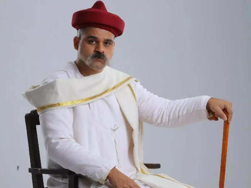 'Dharmaveer Mukkam Post Thane' fame Kshitish Date is proud to play Bal ...
