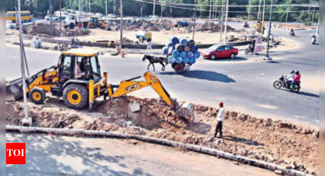 City Getting 1st Modern Roundabout, But Poles On Road Raise Accident ...
