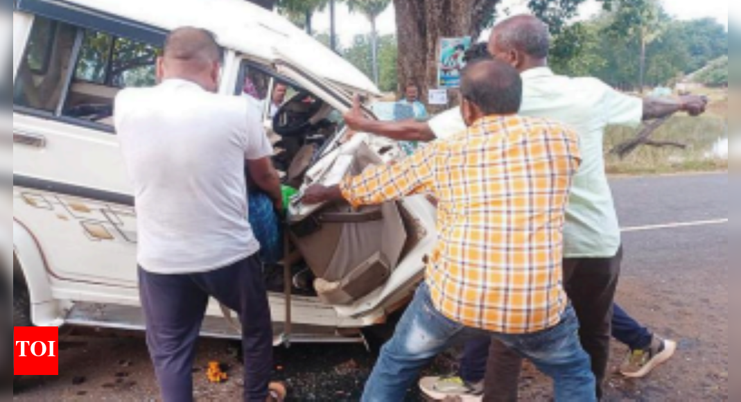 Telangana: 8 Of A Family Killed In Car-truck Collision Near Cg ...