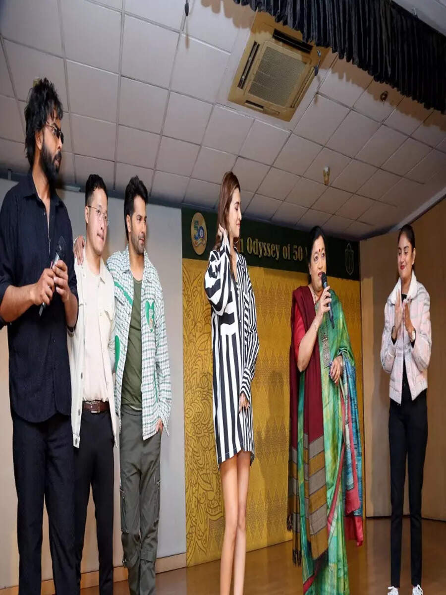 DPS RK Puram celebrates success of Alumna Kriti Sanon [Pictures ...