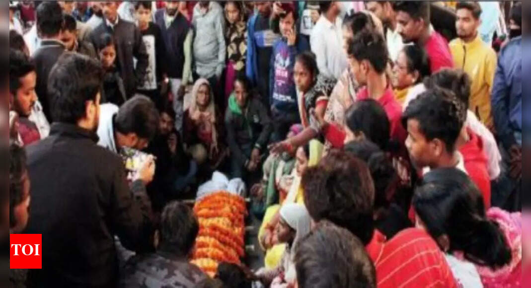 Nishatganj: Lucknow: SUV crushes 2 in Nishatganj, protest chokes ...