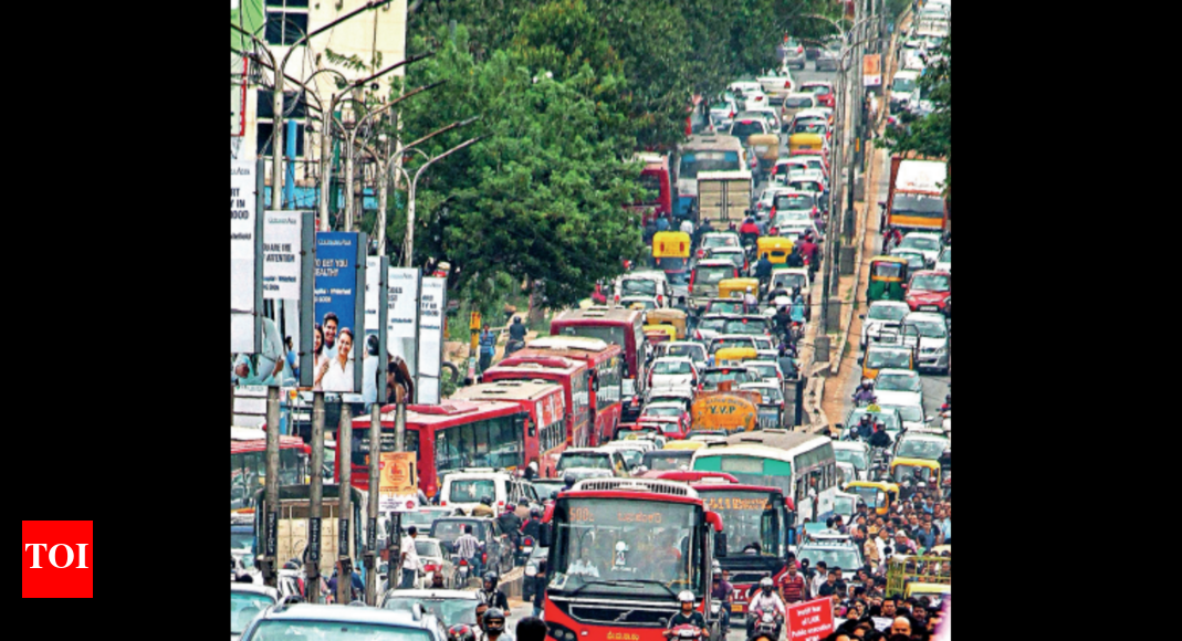 Marathahalli: 2.7km in 40 minutes: Daily woes of Marathahalli flyover ...