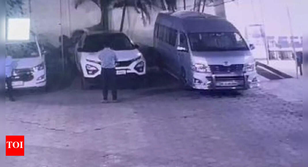 Thane: NCP, RPI workers clash at Ulhasnagar ex-MLA Pappu Kalani's ...