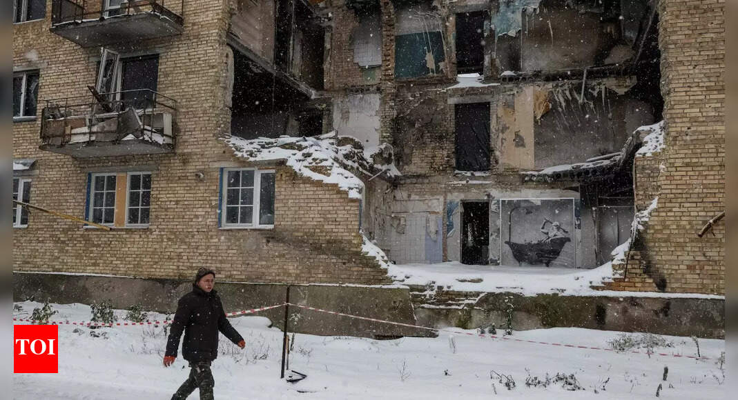 Freezing Ukraine tries to restore power after Russian strikes on grid ...