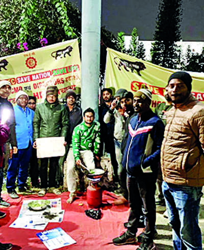 Hec Executives Sell Pakodas As Their Stir Enters 23rd Day | Ranchi News ...
