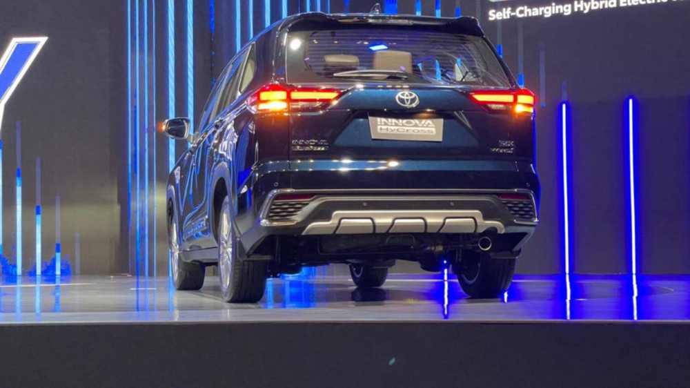 In pics: Toyota Innova Hycross unveiled, 20 kmpl and launch in Jan 23 ...
