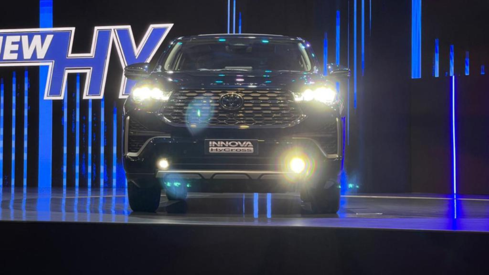 In pics: Toyota Innova Hycross unveiled, 20 kmpl and launch in Jan 23 ...