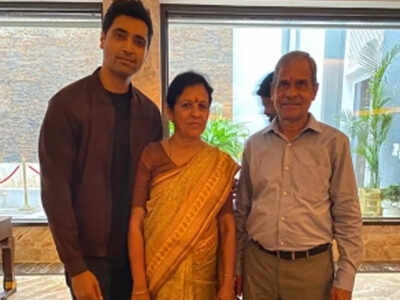 Actor Adivi Sesh pays his respects at 26/11 memorial alongside Major ...