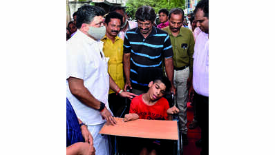 Thiaga Rajan: Ptr Gives Aid To Disabled People At Doorstep | Madurai ...