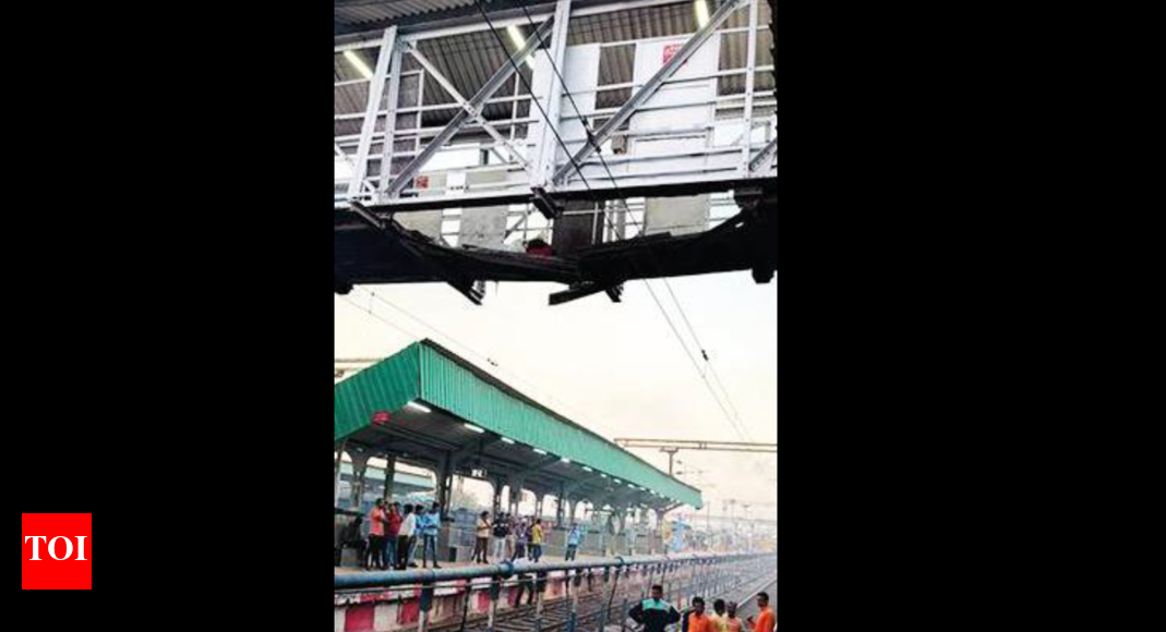 Foot over bridge slab crashes on track at Maharashtra railway station ...