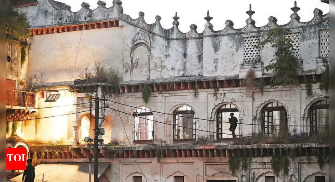 Moti Mahal: Crumbling Moti Mahal Now Facing Wrath Of Lights, Camera ...