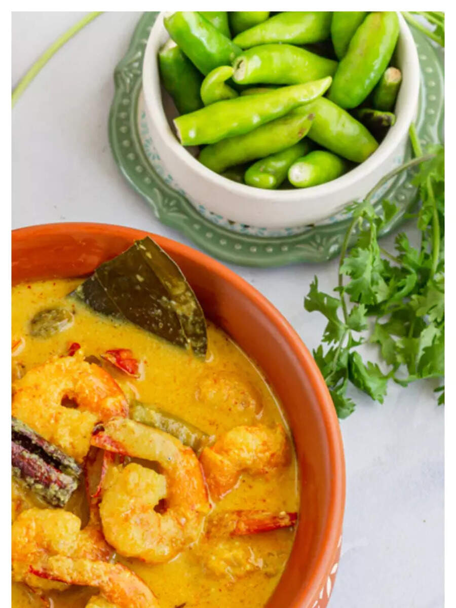 Easy-to-make Bengali-style Dab Chingri (Prawn curry) | Times of India