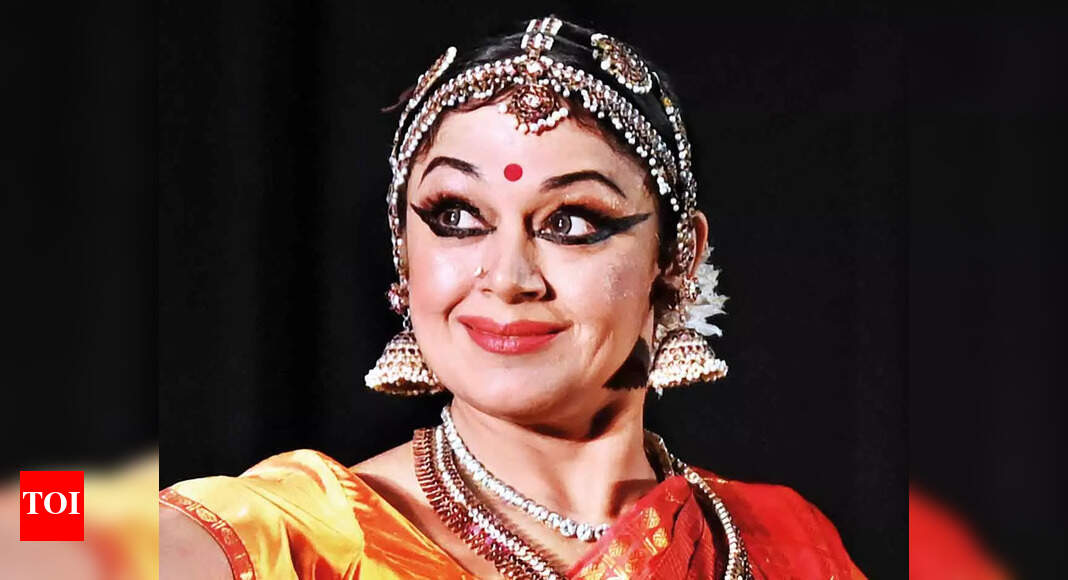 Shobana, Bombay Jayashri and Abhishek Raghuram floor Hyderabadis with ...