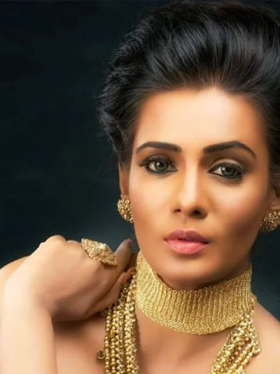 Meera Mitun’s bold and beautiful looks | Times of India