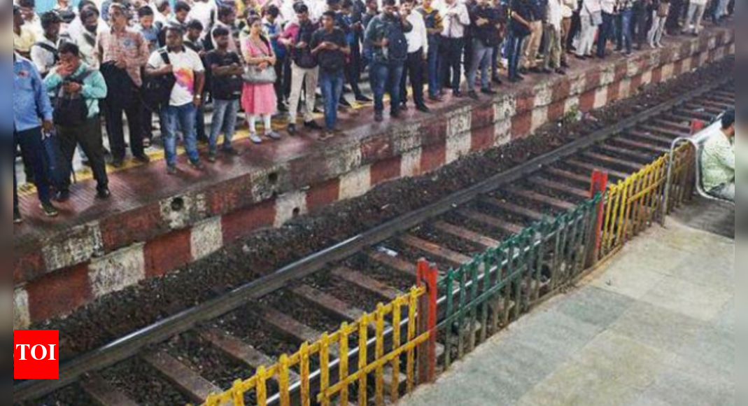 Mumbai: CR looks to widen platform 5 at Dadar station to ease ...