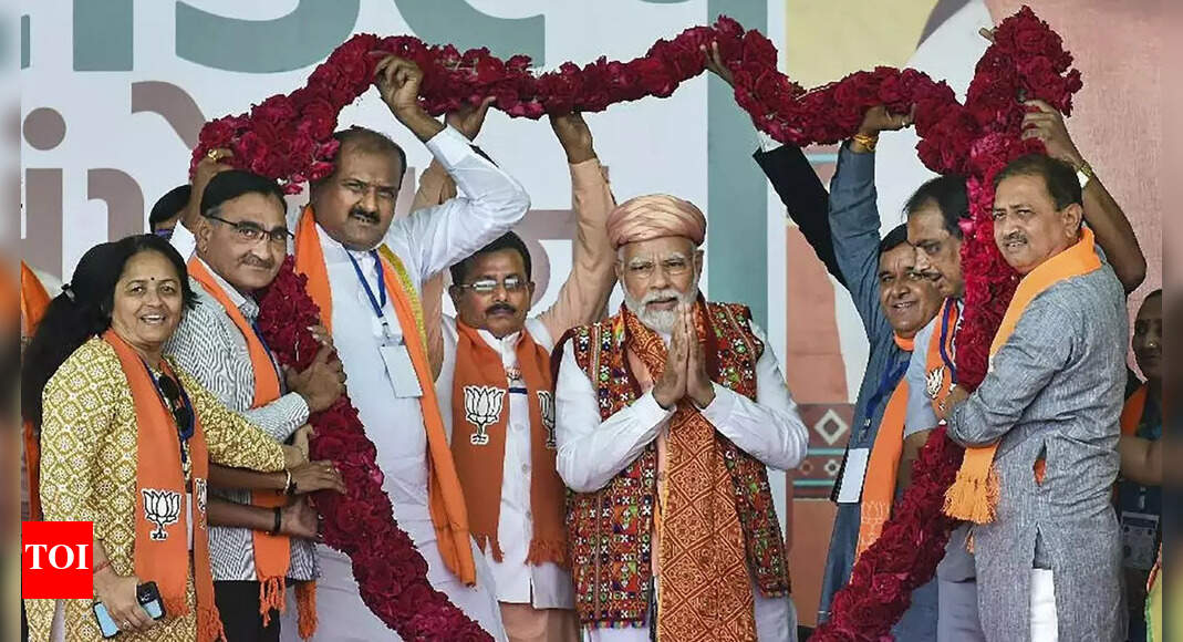 Congress: PM Modi: Vote bank made Congress tie up hands of forces in ...