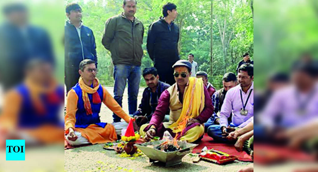 Hec: Protesting Hec Execs Perform ‘havan’ At Site | Ranchi News - Times ...