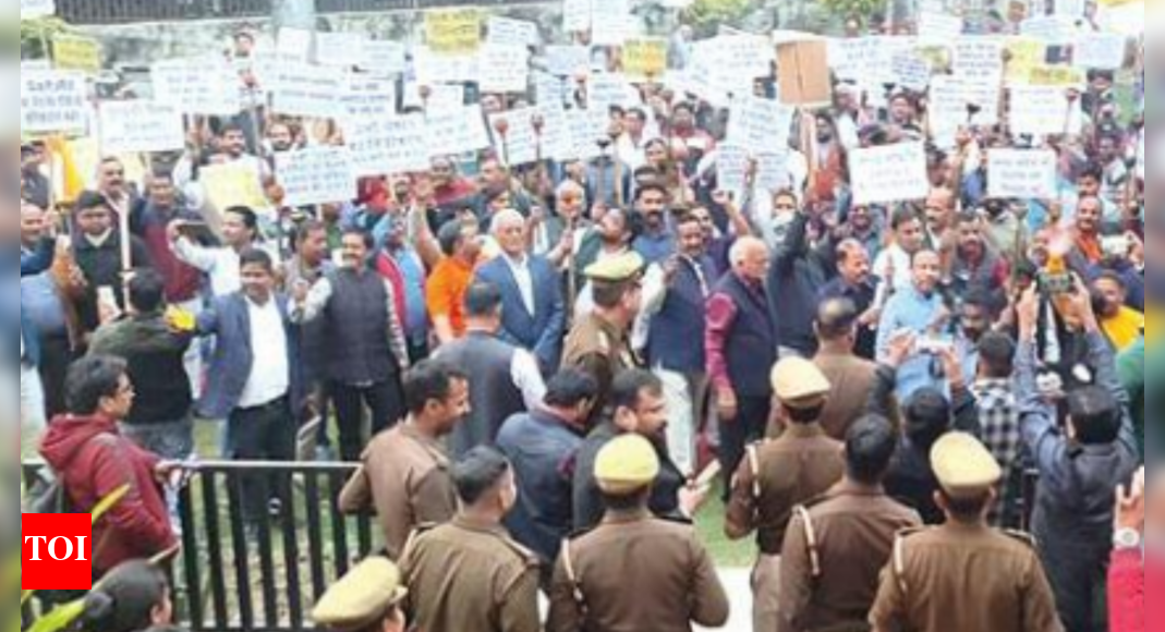 Engineers: Power Engrs Begin Indefinite Stir Against Pcl Management ...