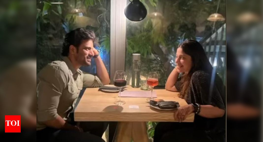 Mohit Malik and Addite Malik celebrate their twelfth anniversary with a ...