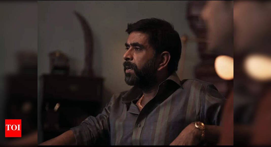 'Dharavi Bank' actor Rohit Pathak opens up on reuniting with Suniel Shetty after a long gap ...