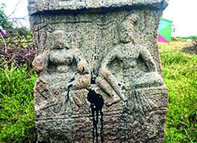 500-year-old Hero Stone Found Near Madurai | Chennai News - Times of India
