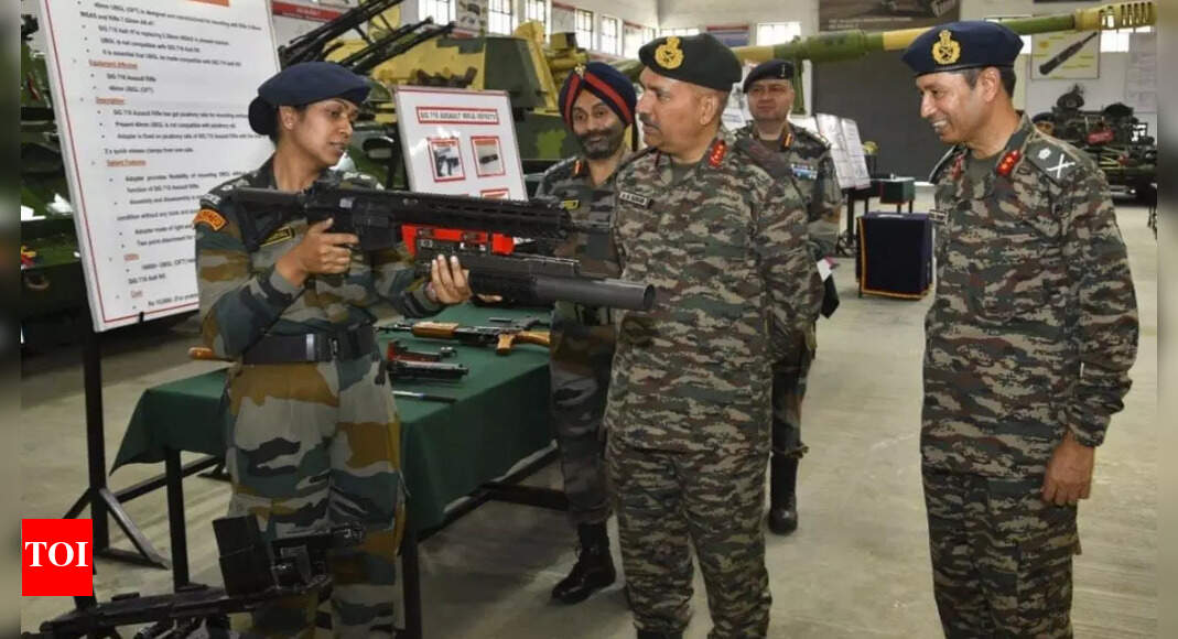 Army: Southern Army Commander awards commendation card to woman officer ...