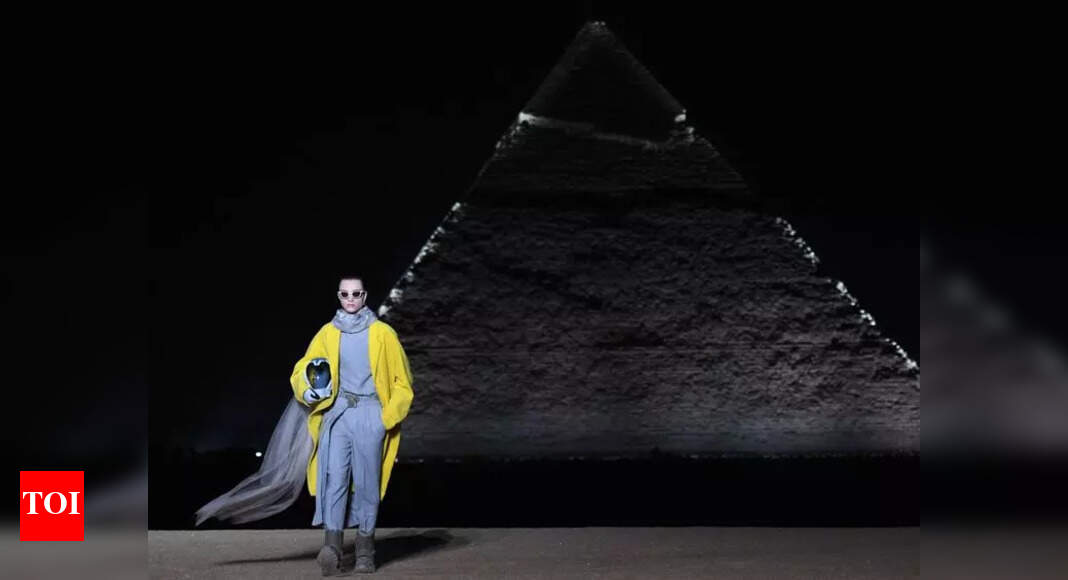 Dior showcases fashion in shadow of Egypt’s pyramids - Times of India