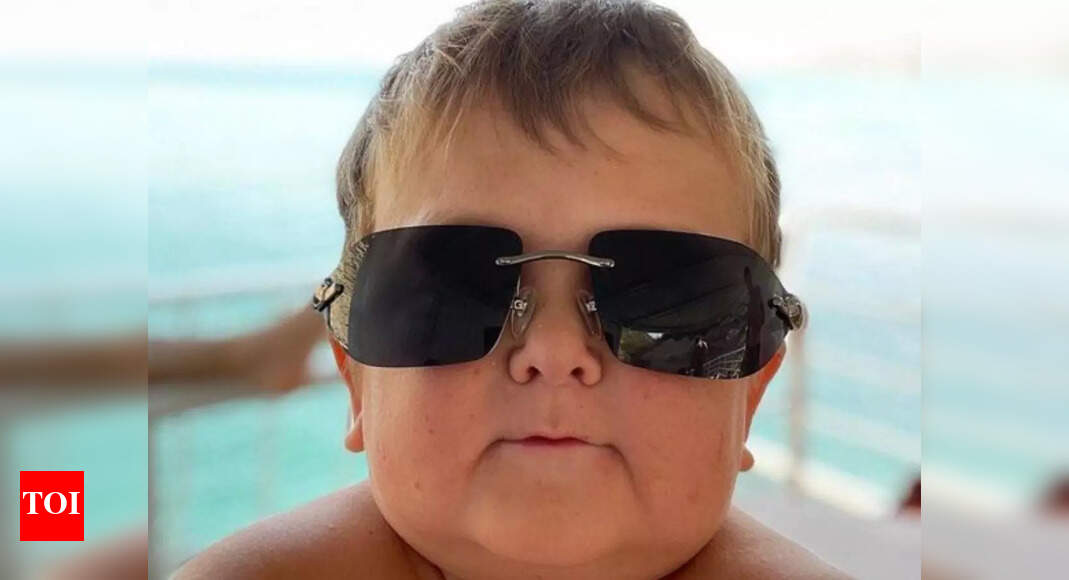 Hasbulla’s reaction to dog behind him wins the internet - Times of India