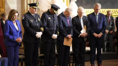 Capitol: Officers who defended Capitol from Trump supporters honored ...