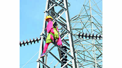 India’s First Linewomen Climb Power Pyramid | Hyderabad News - Times of ...