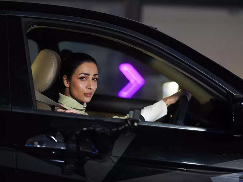 Malaika Arora refuses to do a dangerous car stunt, gets frustrated and says manager should do it ...