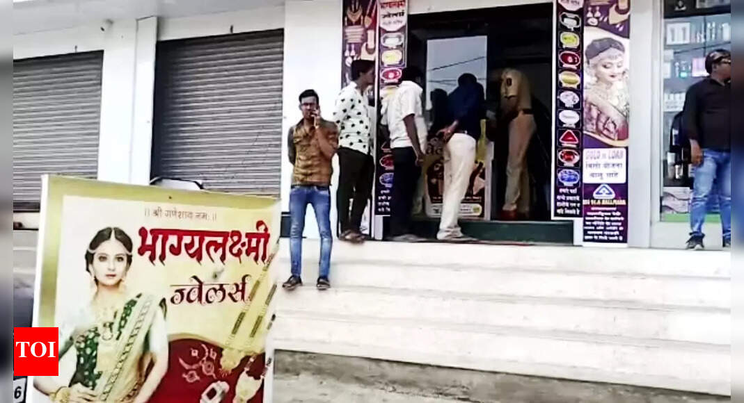 Kalyan crime: Robbery bid at jewellery store foiled by owner and two ... Kalyan crime: Robbery bid at jewellery store foiled by owner and two ...