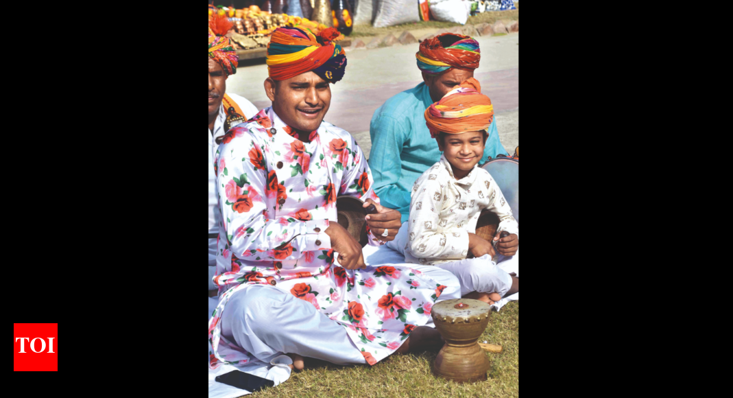 Shilp Mela: This Muslim Bhapang Player Enthralls Audience At Shilp Mela ...