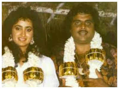 Sumalatha recalls her late husband Ambareesh, pens an emotional note on ...