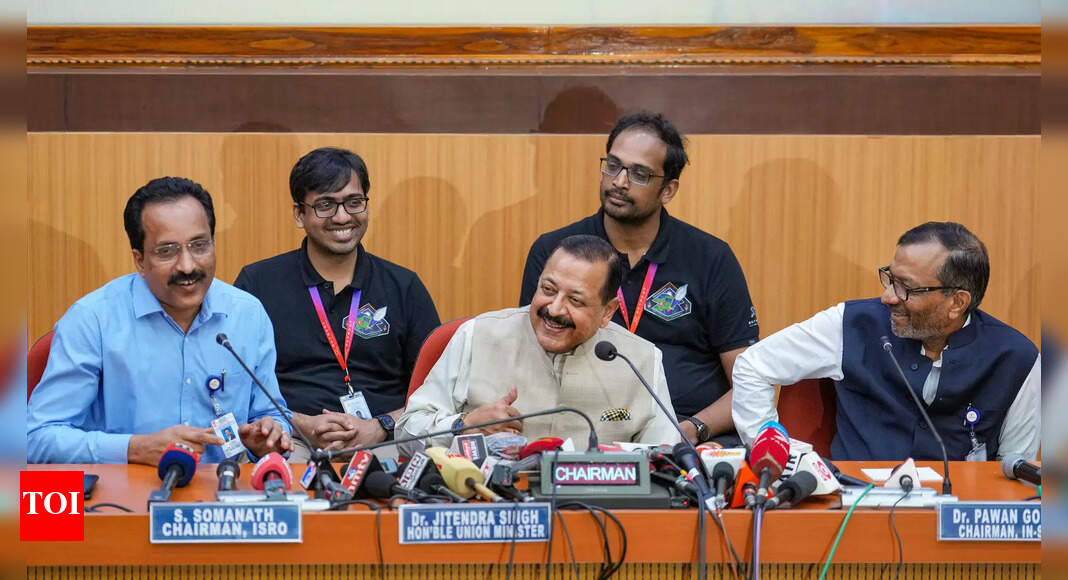 Isro: Landing experiment of Isro's reusable launch vehicle planned for ...