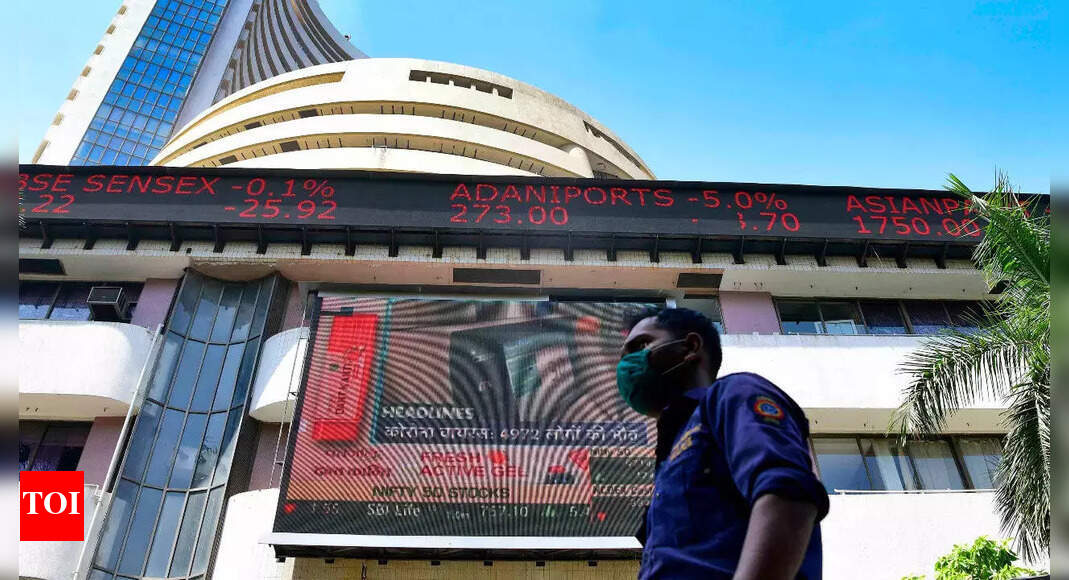 Stock Market News LIVE Updates: Sensex slips 550 points, Nifty below ...