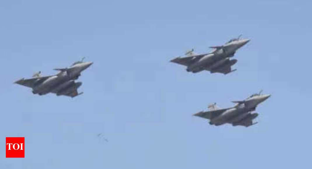 After IAF, will Indian Navy opt for French Rafale jets? | India News ...