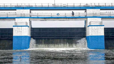 Copious rain: Water @100 cusecs released from Red Hills, Porur lake ...